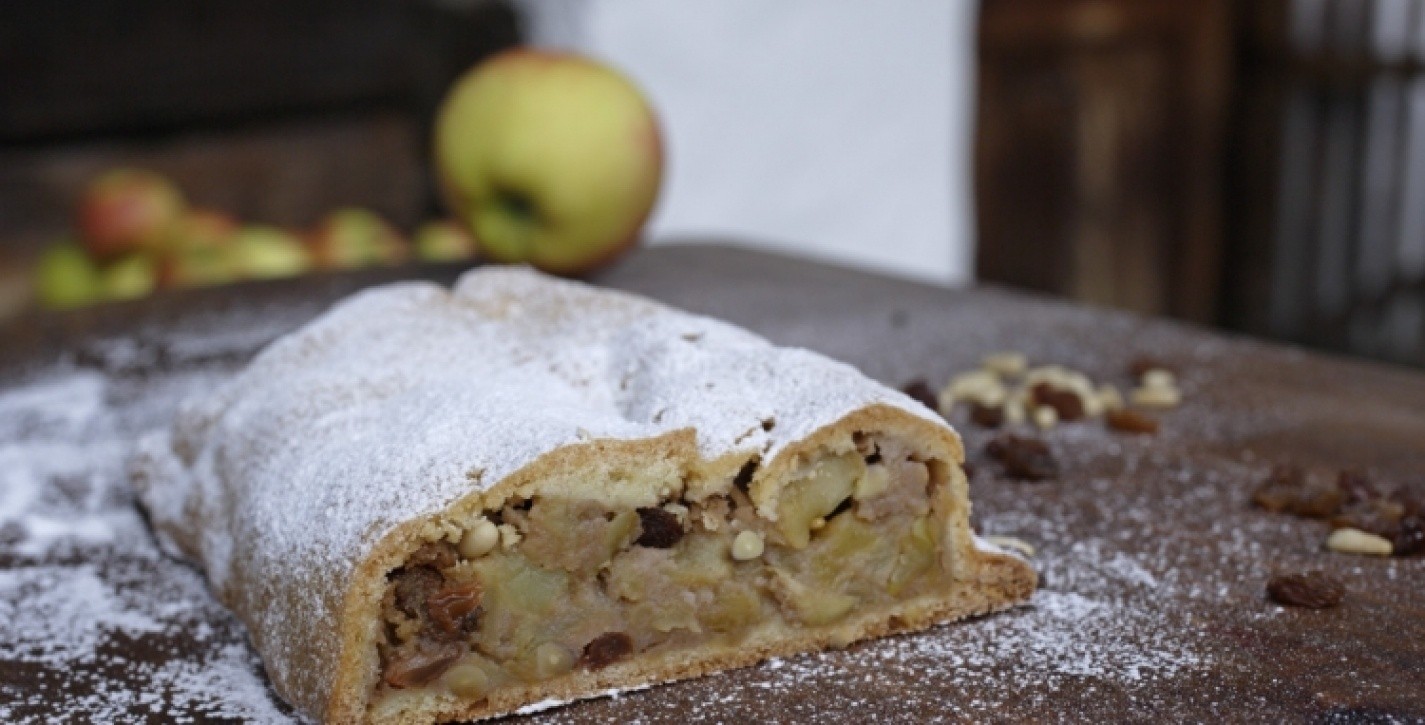 Apple Strudel with Shortcrust Pastry - Visit Europe